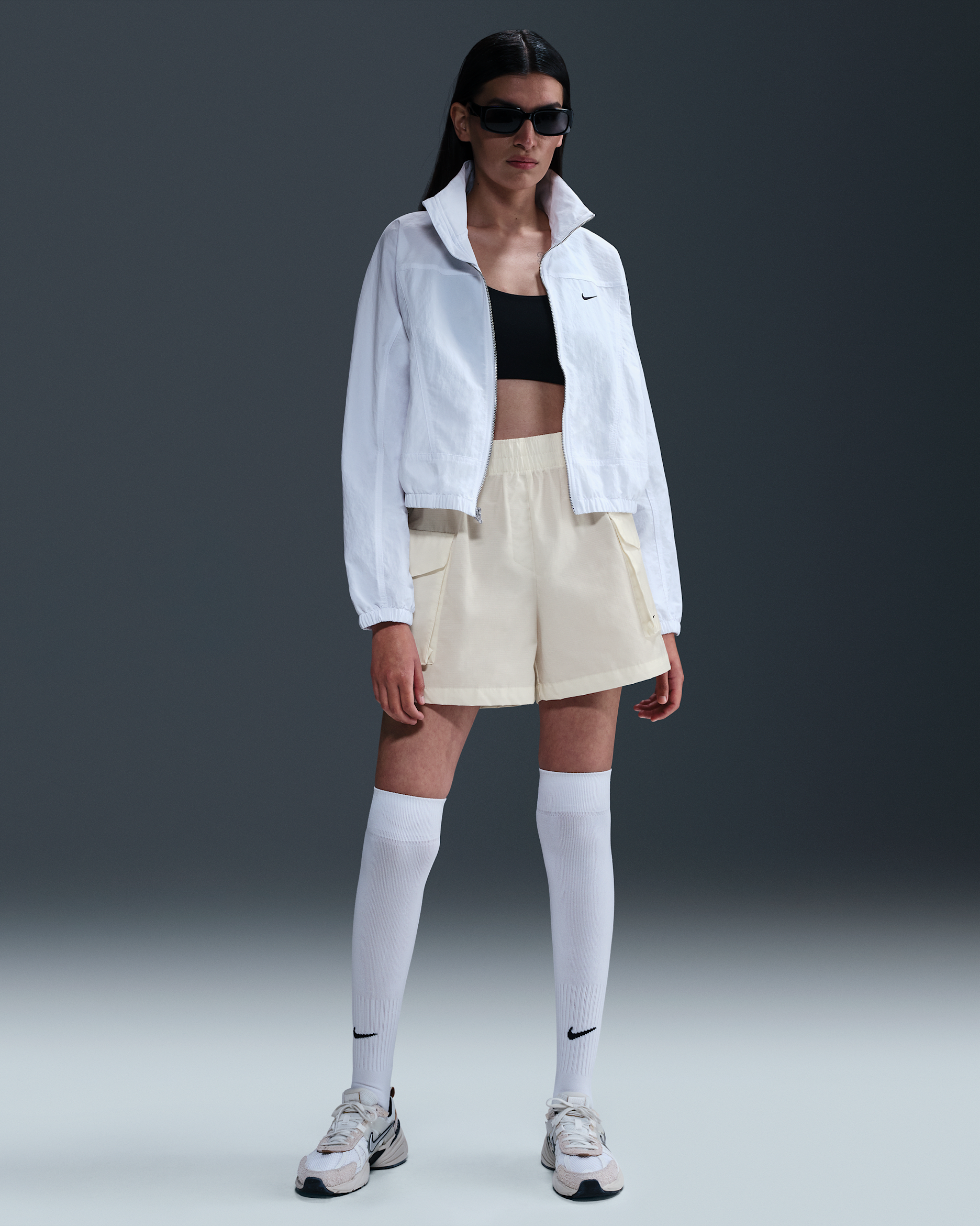 Nike Sportswear Essential Woven Women's High-Waisted 12.5cm (approx.) Cargo Shorts. Nike DK